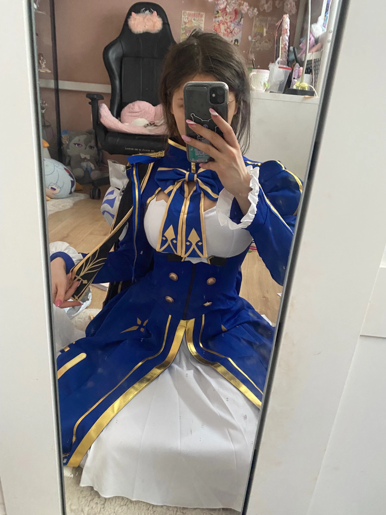 Saber from hsr x fate collab cosplay try on Honkai: Star Rail | HoYoLAB