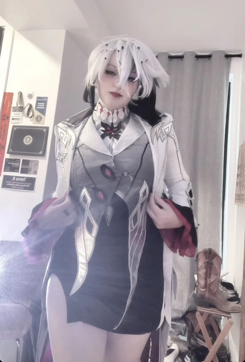 Arlecchino Cosplay ️ Genshin Impact | HoYoLAB